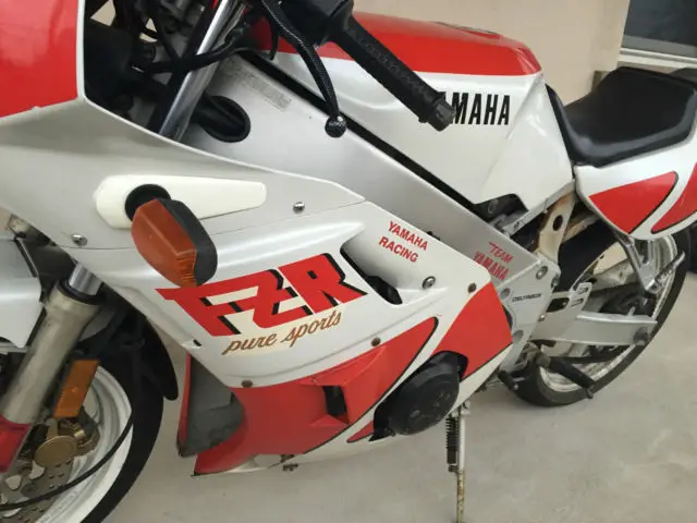 YAMAHA FZR 400