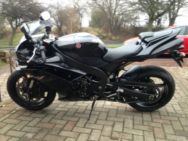 YAMAHA R1 4C8