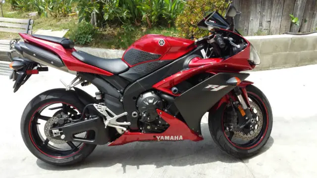 yamaha R1 red 2007