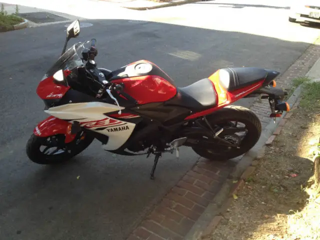 Yamaha R3 Red & White