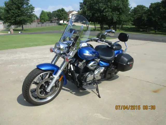 YAMAHA V-STAR TOURER 950 CC- 349 MILES + 2 HELMUTS