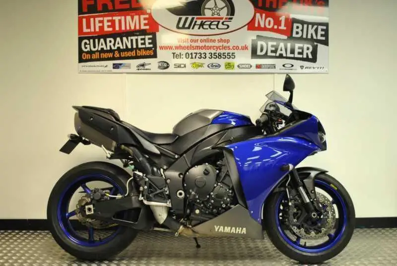 Yamaha YZF R1 13