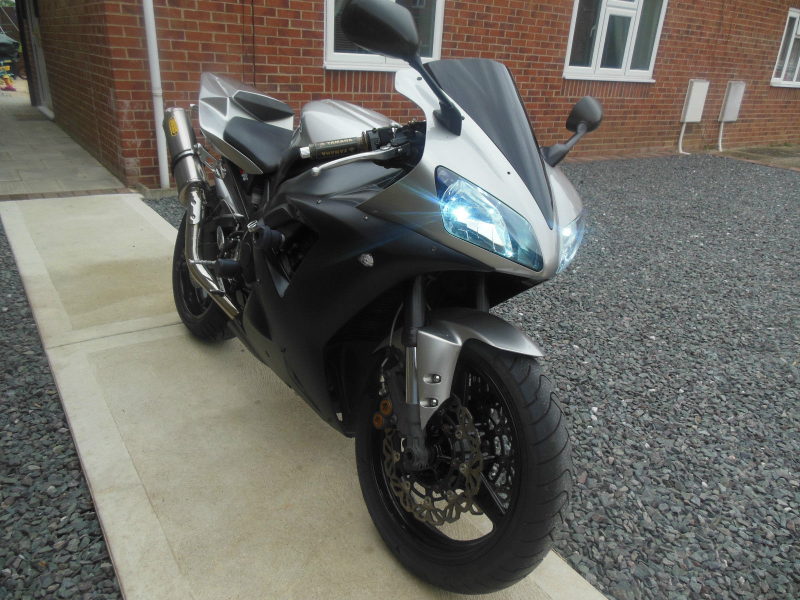 YAMAHA YZF-R1 RAZOR BACK MODEL