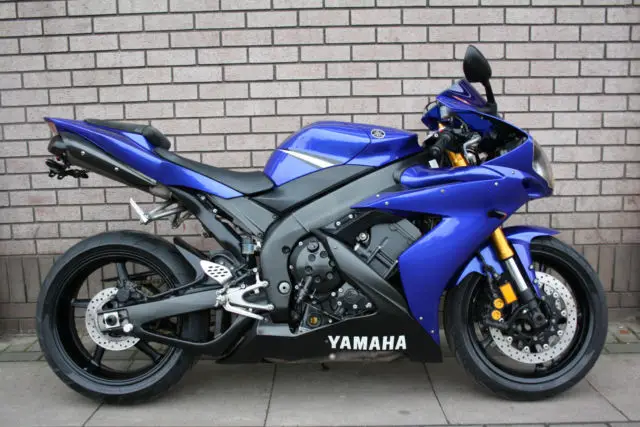 YAMAHA YZF-R1 YZF R1 BLUE SPORT BIKE