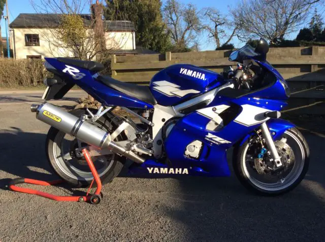 Yamaha YZF R6 5EB low mileage, beautiful bike